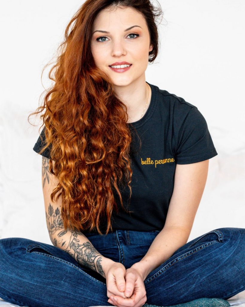 T-shirt bleu, broderie belle personne - Belle Personne